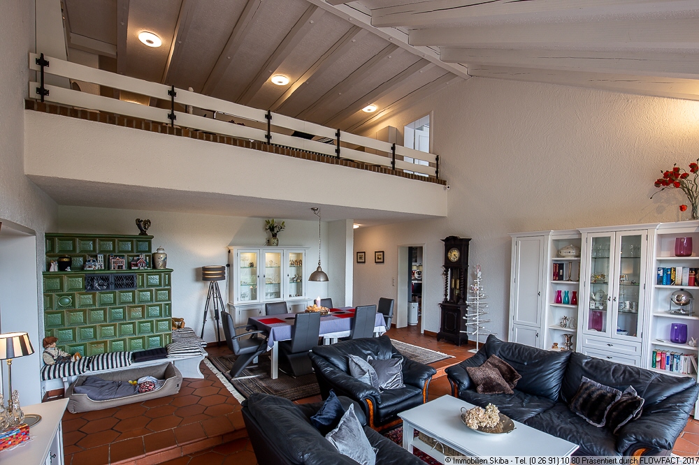 Wohn-Essbereich mit Empore - Immobilien Skiba